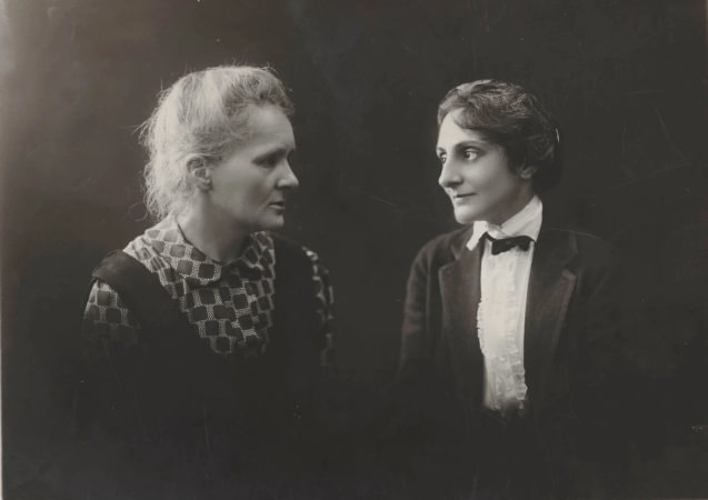 Marie Curie Et Marie Meloney à Paris En 1921 Pour Préparer Le Voyage